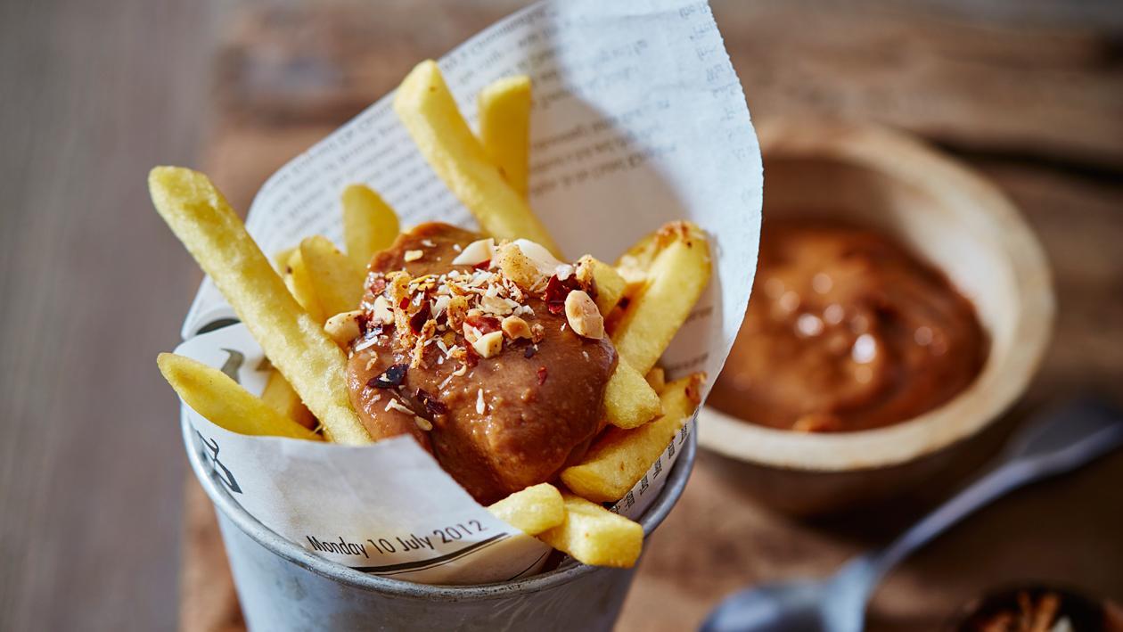 Oosters frietje met saté saus | Unilever Food Solutions