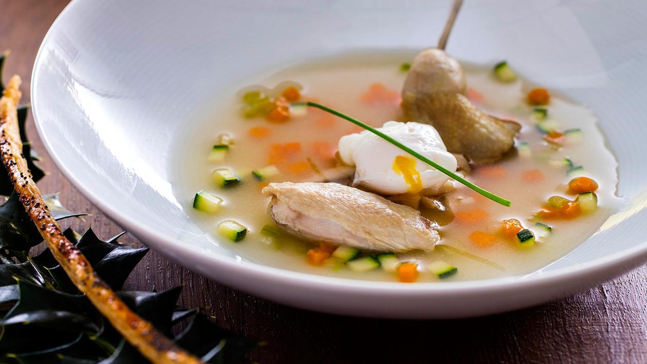 Canja de Codorniz e o seu ovo escalfado | Unilever Food Solutions