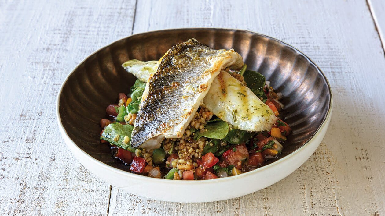 Filete de Robalo com Salteado de Bulgur Teriyaki, Espinafres e ...
